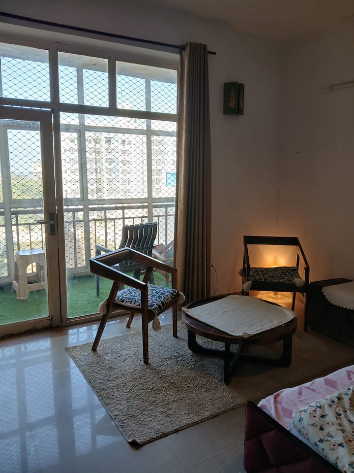 Maakhan
1bhk,posh Society,500mt From Isckon Temple - Vrindavan