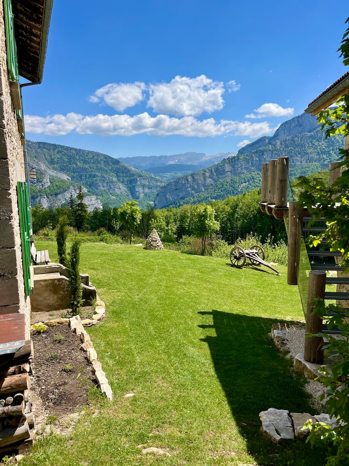 Domaine 
Les Pierres Des Ailes
23couchages-vercors - France