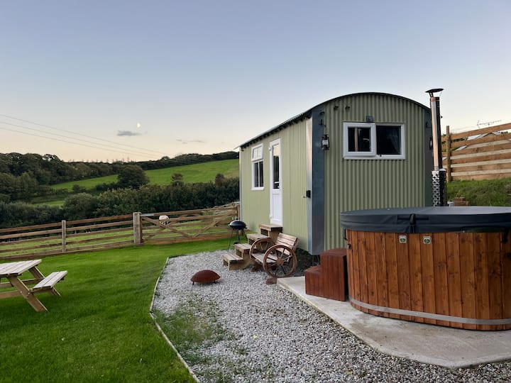 Robins Nest At Nanphysick Glamping - St Austell