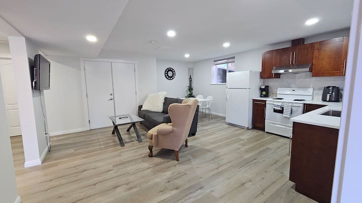 Cozy 2 Bedrooms Suite In Langley - 랭글리