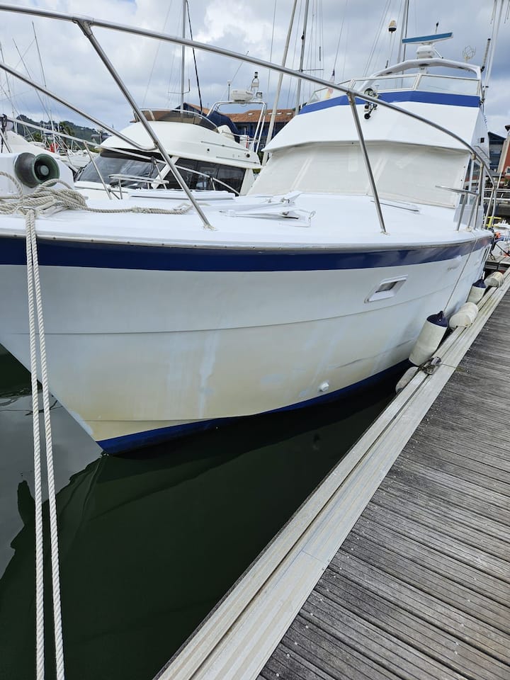 Logement 4 Places Dans Un Bateau - Hendaya
