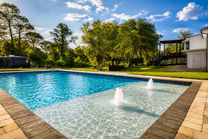 The Ranch Private Retreat | 2 Living Spaces | Pool - DeLand, FL