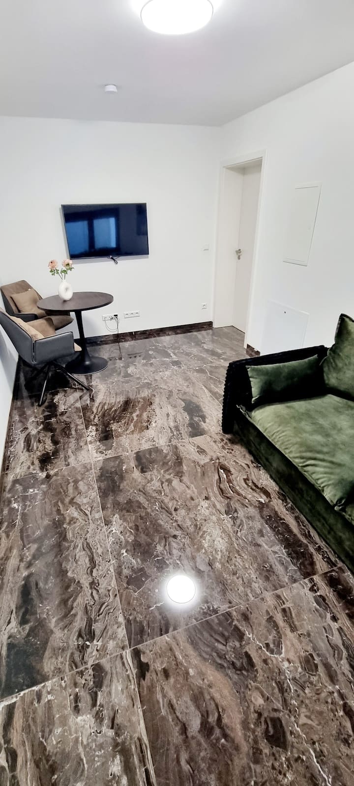 Einliegerwohnung Neu In Vaihingen Enz/horrheim. - Sachsenheim