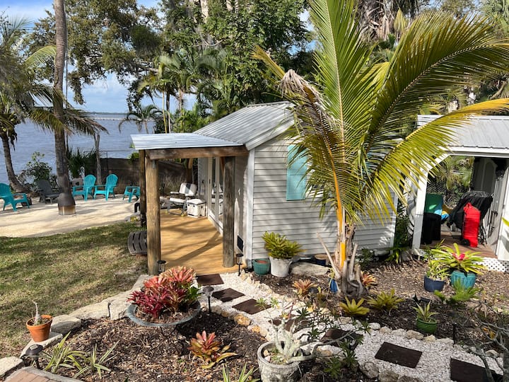 Caloosahatchee Cottage - Waterfront, 5 Min To D/t - Fort Myers, FL