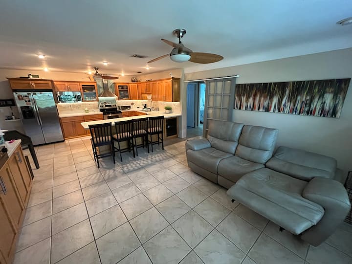 Immaculate St. Pete Home | Workspace | Near Dtsp+ - St. Petersburg, FL