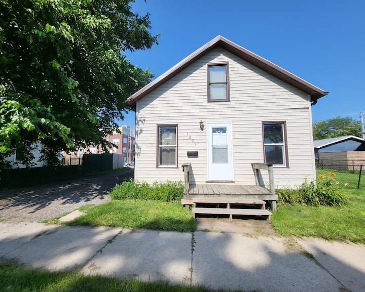 Nice 2br House With A Fully Fenced In Yard - Ely, IA