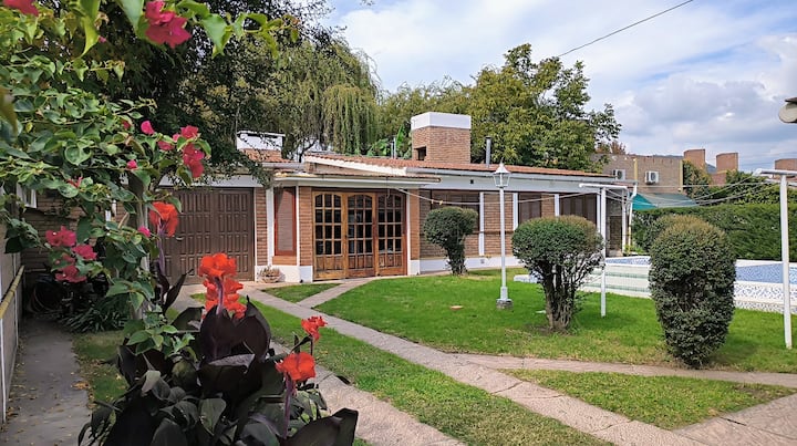 En Villa Carlos Paz, Lago, Jacuzzi Y Piscina - Villa Carlos Paz