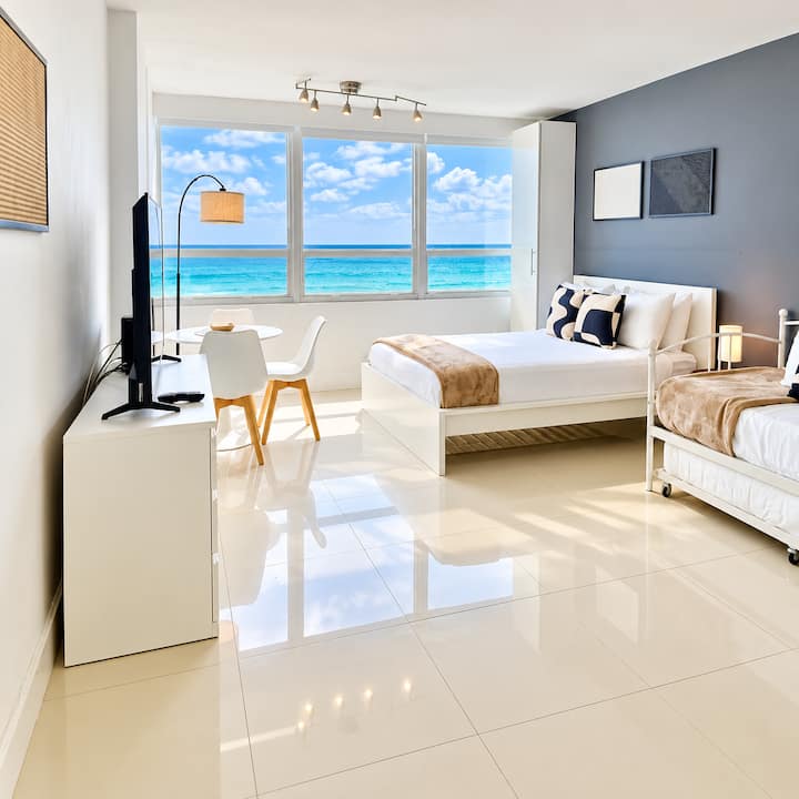 Creative Inn Apt 726 Dazzling Oceanfront Studio - Surfside, FL