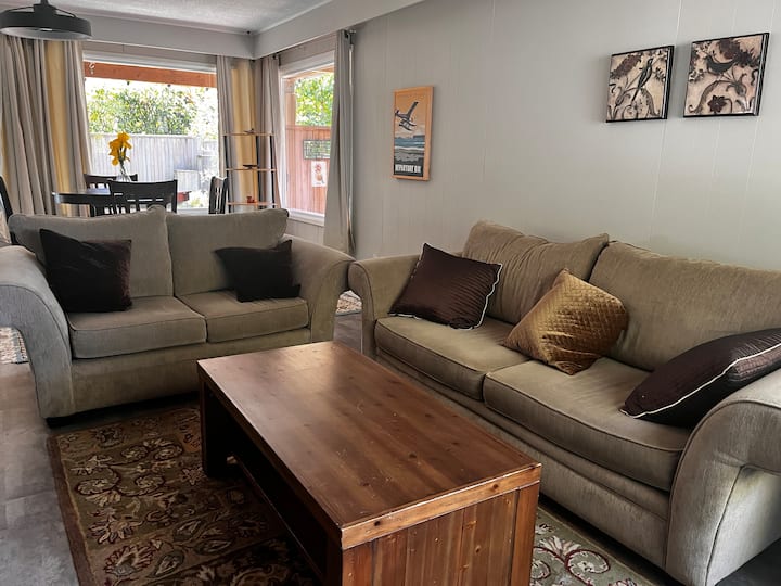 Large 2 Bedroom, Dog Friendly, Near Beach & Ferry. - Nanaimo