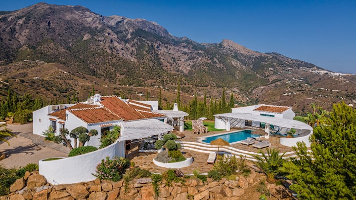 Private Hilltop Villa, 360º Views - Vélez-Málaga