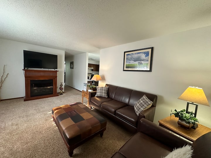 Charming Hideaway Near Downtown - Bismarck, ND