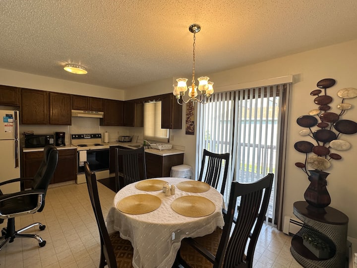 Charming Hideaway Near Downtown - Bismarck, ND