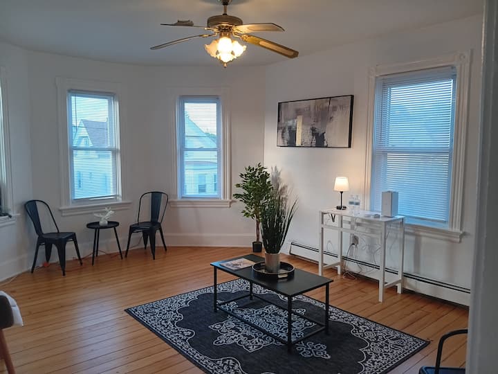 The Homestay Room # 4 At The West End*new Pvt Rm. - Cranston, RI