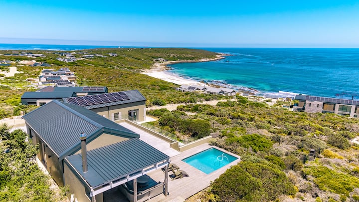 Solar-powered Oceanview Retreat- 131 Cormorant - Franskraal