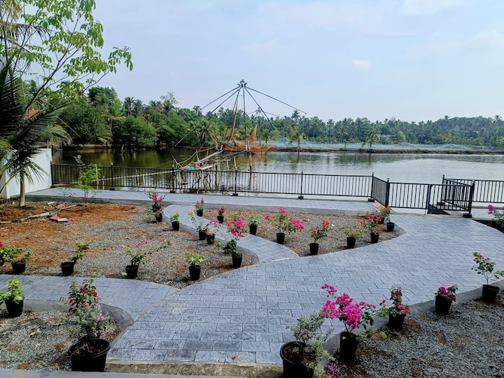 Riverfront Villa In Kochi - Kodungallur
