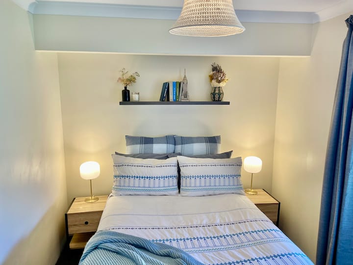 Short Walk To Airport Train Line, Frequent Buses - Ascot