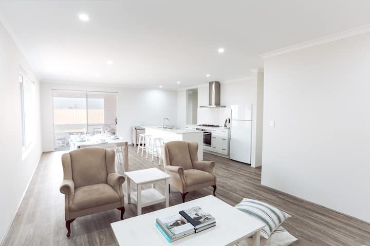 Dunsborough Escape
King Bed
No Cleaning Fee - Busselton