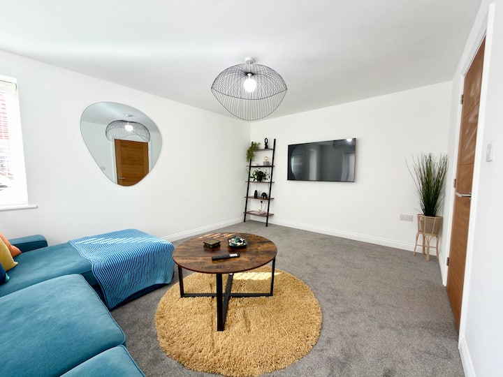 Large House • 25-min Walk To Quays • Ample Parking - Gloucester, UK