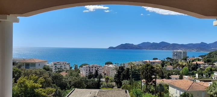 Nouveau: Beau 2 Pièces Avec Magnifique Vue Sur Mer - Cannes