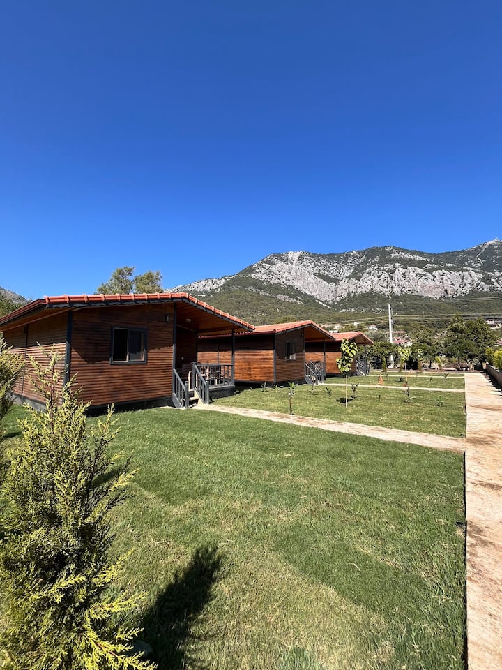 Likya Yolu üZerindeki Sahil Kasabasında Ahşap Ev - Adrasan