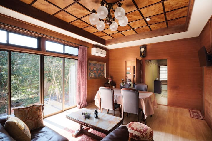 香取神宮に徒歩4分、成田空港から車で３０分。４l D Kのレトロなビンテージ古民家。最大8名宿泊可能 - Chiba