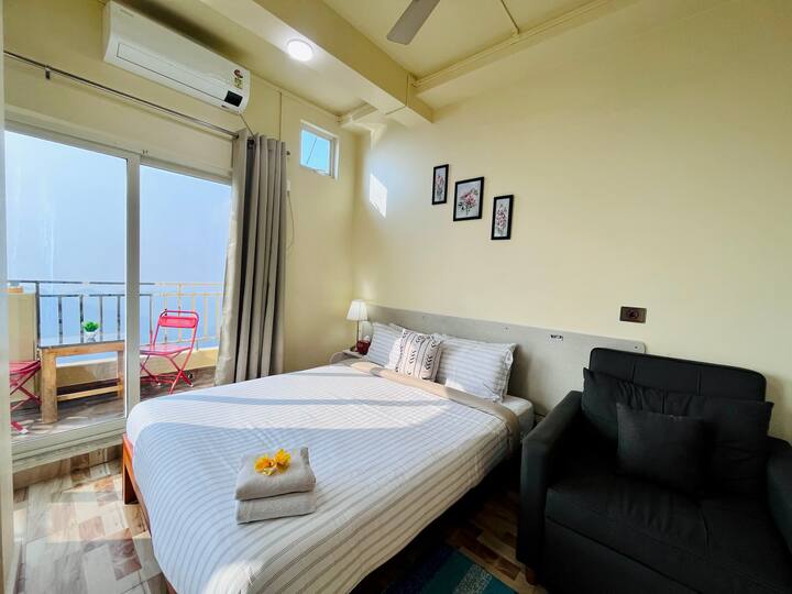 Aizawlguesthouse Queen Balcony - Aizawl