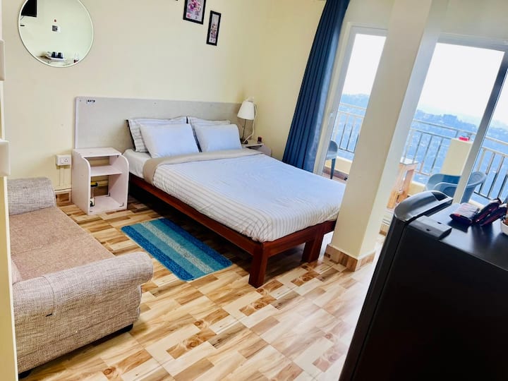Aizawlguesthouse Queen Balcony - Aizawl