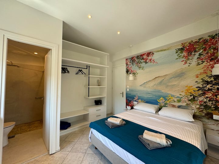 Regina’s Studios & Apartments-bougainvillea Suite - Fiskardo