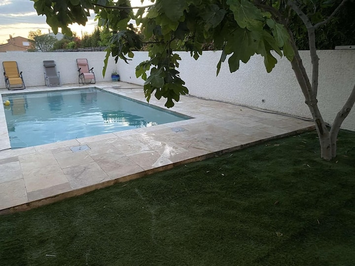 Immense Villa Avec Piscine Dans Le Sud - Vauvert