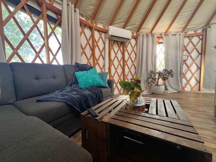 Yurt, Farm Stay W Breakfast - Corvallis, MT