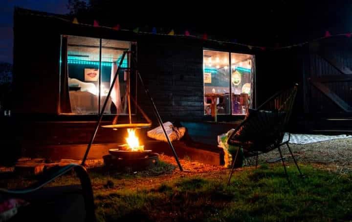 Hertford Farm Cabin Indoor Fire &Outdoor Firepit - Hertfordshire