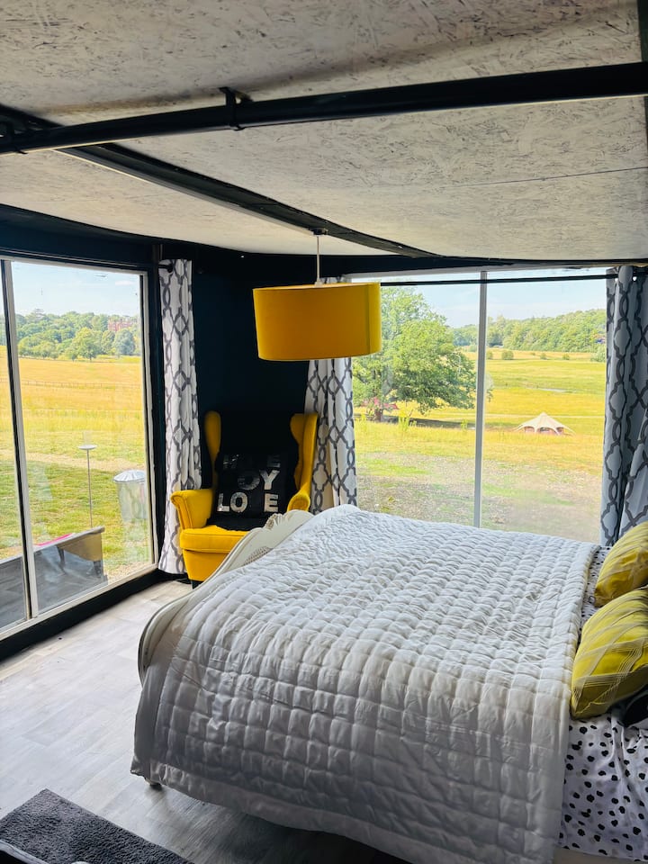 Stunning Farm Cabin Indoor Fire &Outdoor Firepit - Bedfordshire