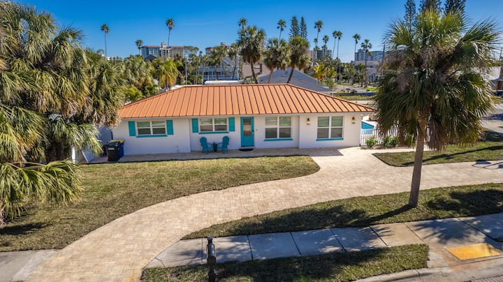 Mandalay Sandcastle - Clearwater Beach
