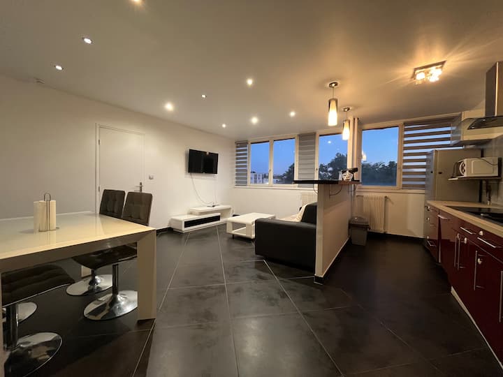 Deux Pièces à 10 Min Du Rer A Avec Parking - Nanterre