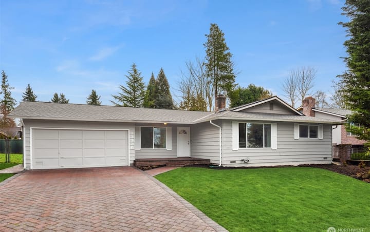 Private Full-bath Room Kirkland - Woodinville, WA