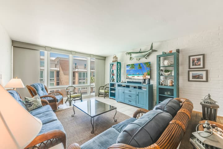 Spacious Condo Heated Pool Private Pier - Port Aransas, TX