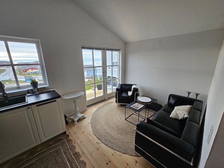 Smukt Helrenoveret Moderne Hus - Greenland