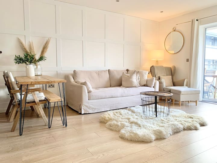 Stylish, Modern Apartment - Stratford