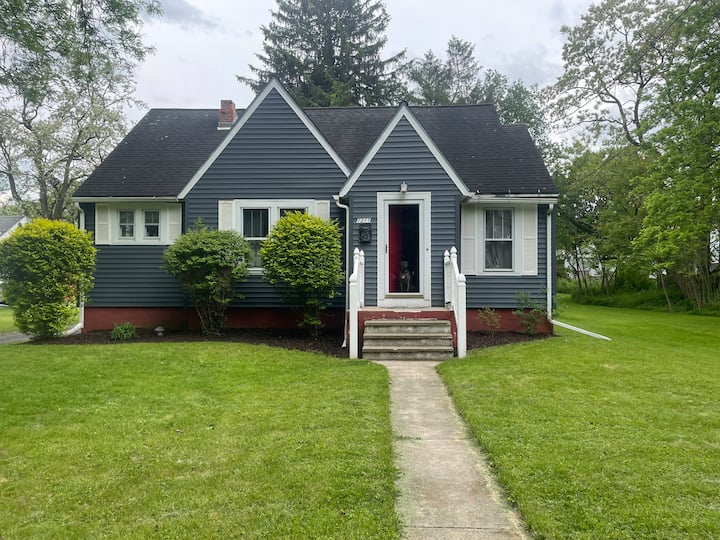 Charming West Side Cottage - Elmira, NY