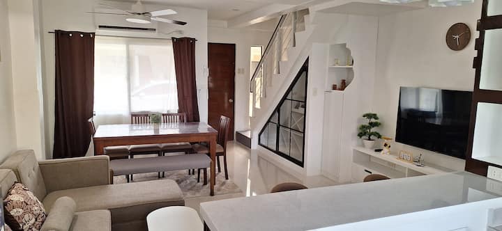 Modern Transient House In The Heart Of The City - Philippines