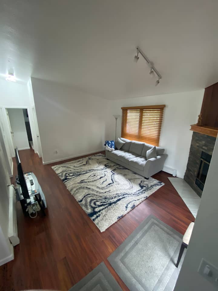 Modern Alaska Home Base - 2 Bdrm W/d Keyless Entry - Anchorage, AK
