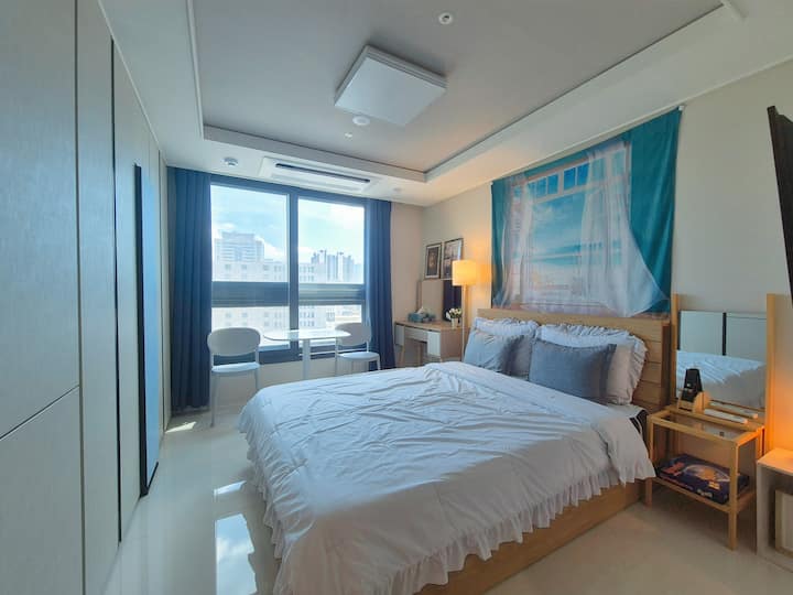 L T House L 중앙로역앞 잠자리가 편안한 숙소 또간집 스타일러 비데 - Daegu