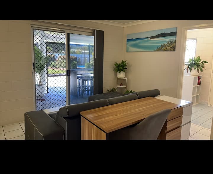 Mountain Views

Lifts Available - Townsville