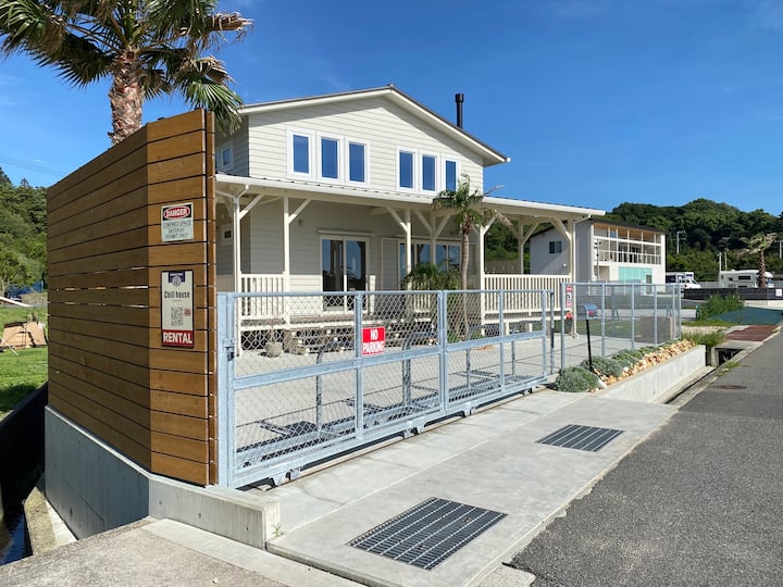 7月open!大人6名様までの一律料金!海からゼロ分の絶景!チルハウス鴨池 Chill House - Ehime