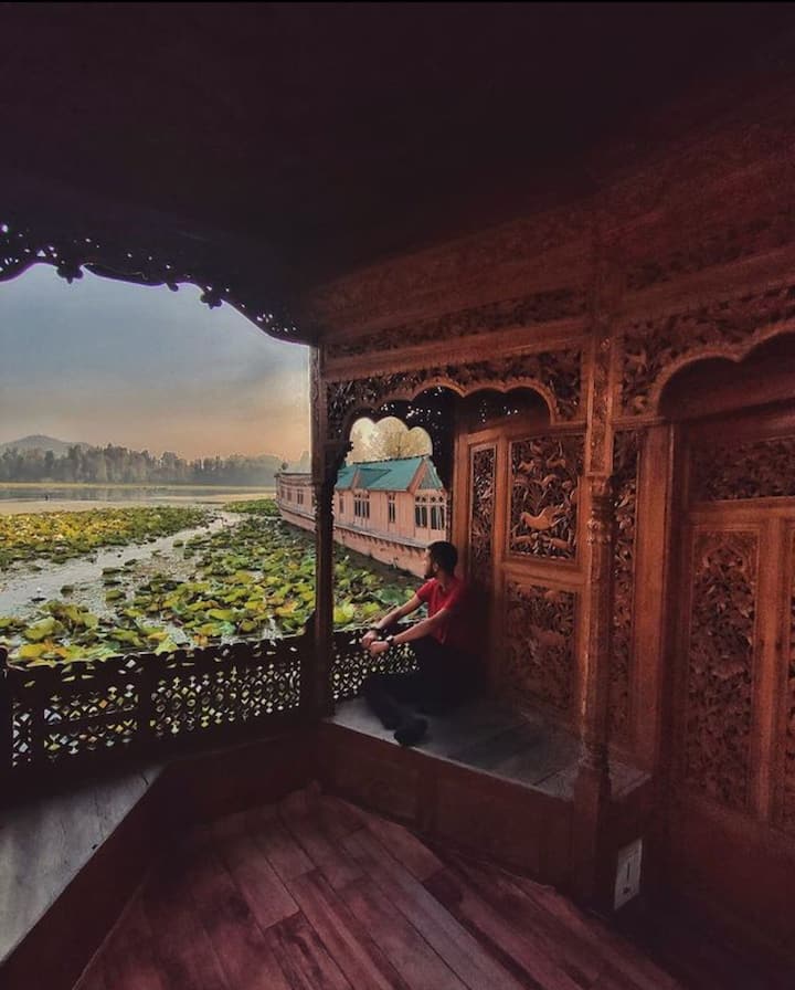 Heritage Boat | Deluxe Rooms, Fast Wi-fi & Views - Srinagar