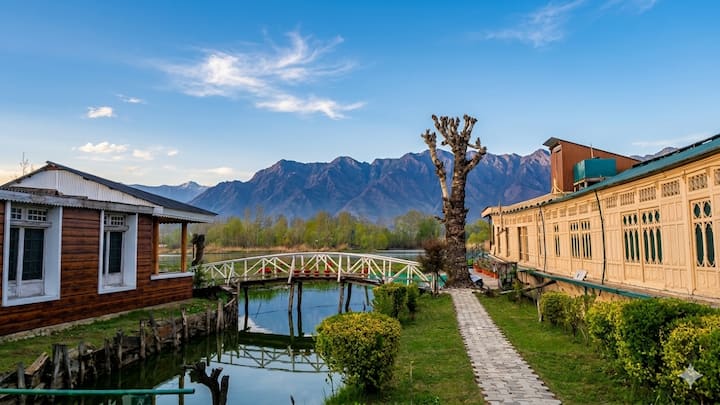 Heritage Boat | Deluxe Rooms, Fast Wi-fi & Views - Srinagar