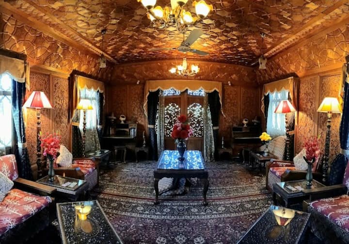 Heritage Boat | Deluxe Rooms, Fast Wi-fi & Views - Srinagar
