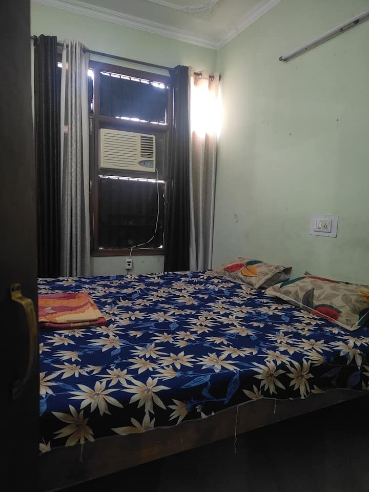 Affordable Room Wid Hall & Kitcn - Chandigarh