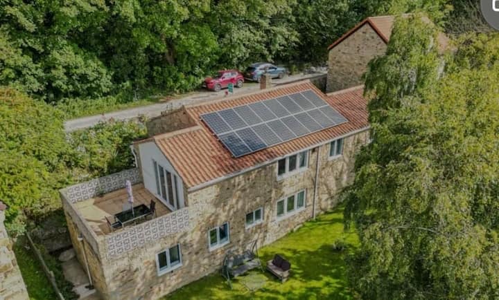 Scenic 
4 Bedroom Family Home - 塞爾比