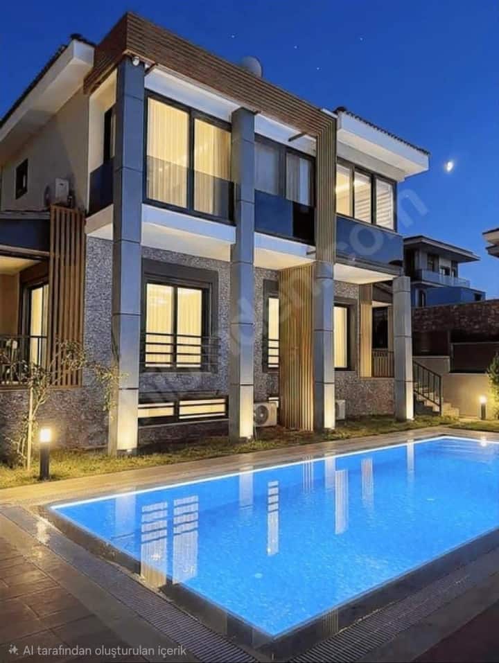Muhteşem Havuzlu Lüks Villa - Alaçatı